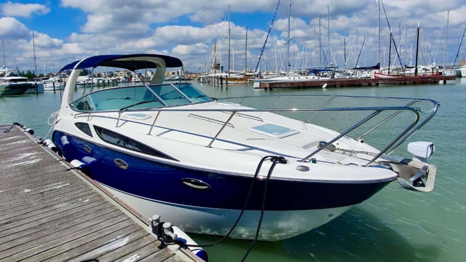 Bayliner 300 -09 Italia - Blue Ocean Oy